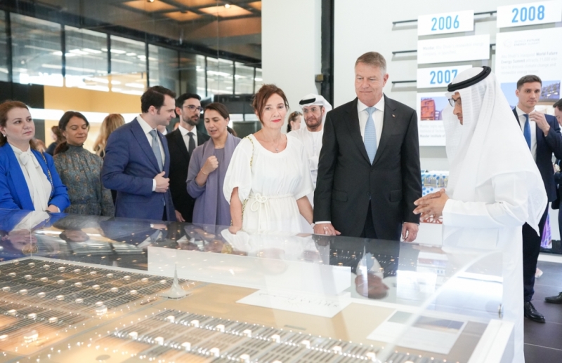 În timp ce Iohannis era turist în Emirate, președintele țării îl primea ... În timp ce Iohannis era turist în Emirate, președintele țării îl primea ...